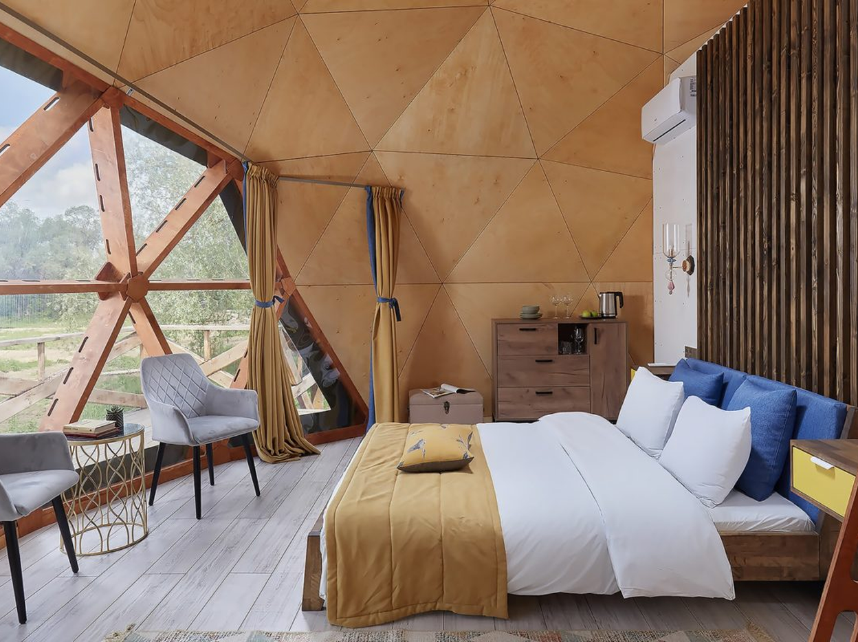 Глэмпинги в Подмосковье и недалеко от Московской области: обзор и цены 2025